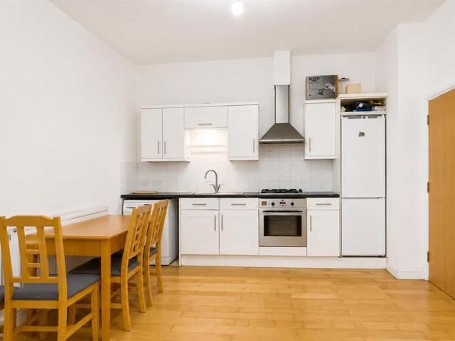 Laugan Walk, London SE17 1 bed apartment to rent £1,850 pcm £427 pw