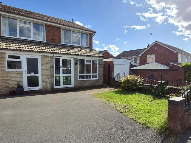 Launceston Road, Walsall WS5 4 bed semi detached house to rent £1,900 pcm £438 pw