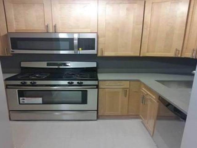 Laundry N Building, SS app, beautiful oak floors!