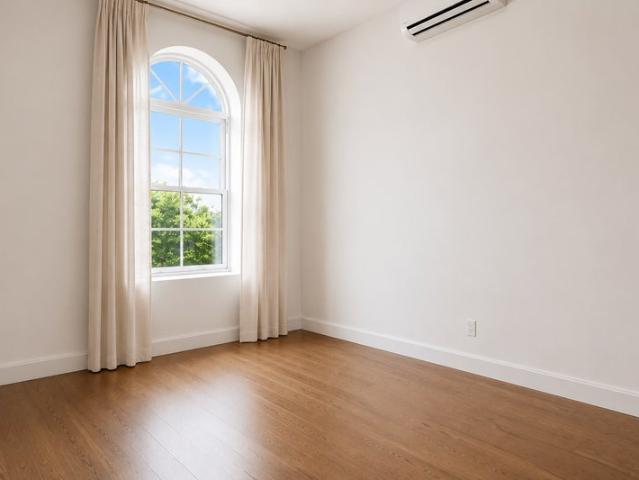 Laundry / roof access / Knick’bocker Ave