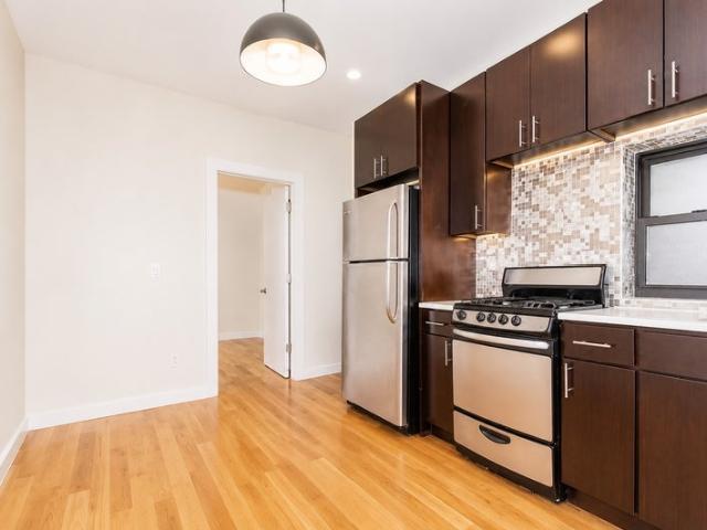 laundry / 1.5 bath / roof / Prospect Place