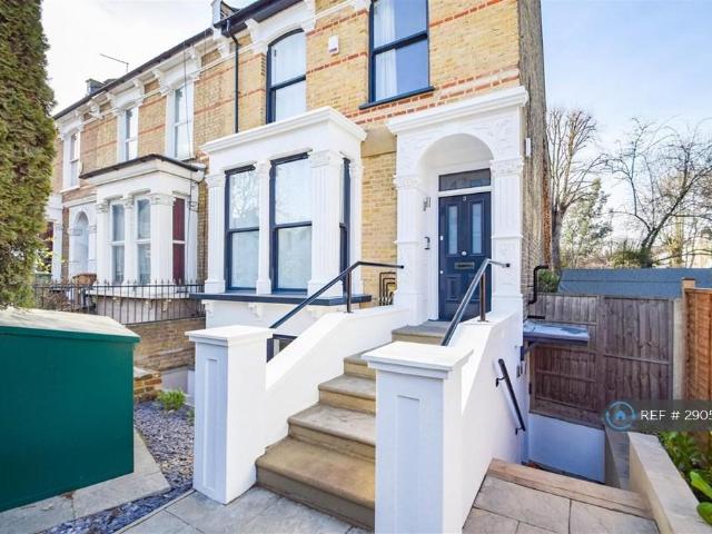 Laura Terrace, London, N4 2 bed flat to rent £2,850 pcm £658 pw