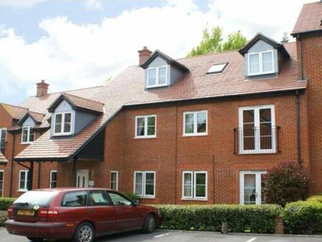 Laura Close, Winchester, 2 Bedroom Flat