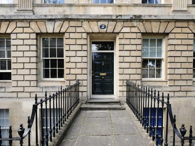 Laura Place, Bath 2 bed apartment to rent £1,950 pcm £450 pw
