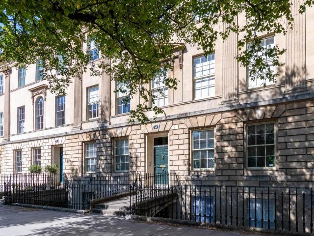 Laura Place, Bath 3 bed apartment to rent £4,250 pcm £981 pw