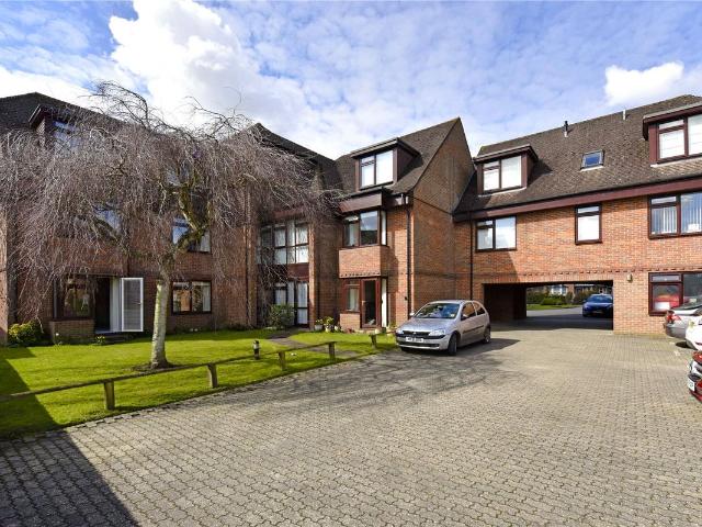 Laurance Court, Dean Street, Marlow, Buckinghamshire SL7, 2 bed flat to rent, £1,675 pcm | PrimeLocation