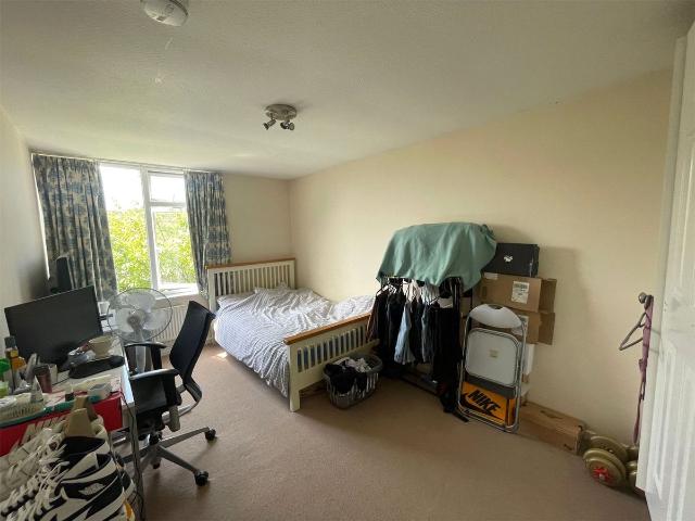 Lauradale, Bracknell, Berkshire RG12, Room to rent, £675 pcm | PrimeLocation