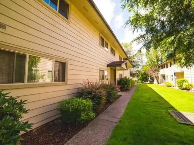 Laurelwood Estates 1 Bedroom Apartment for Rent at 4850 Sw Laurelwood Ave, Raleigh Hills, OR 97225 Raleigh Hills