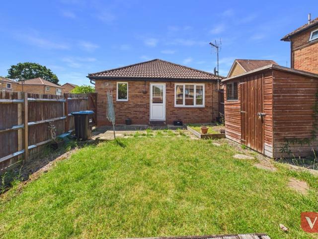 Laurel Close, Crownhill MK8, 2 bed detached bungalow to rent, £1,350 pcm | PrimeLocation