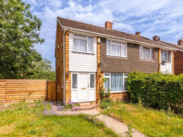 Laurel Close, Slough, SL3 0QB. 3 bed end of terrace house to rent £2,400 pcm £554 pw