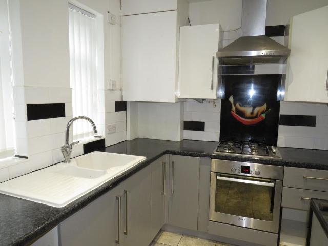 Laurel Crescent, Halifax HX2, 2 bed terraced house to rent, £800 pcm | PrimeLocation