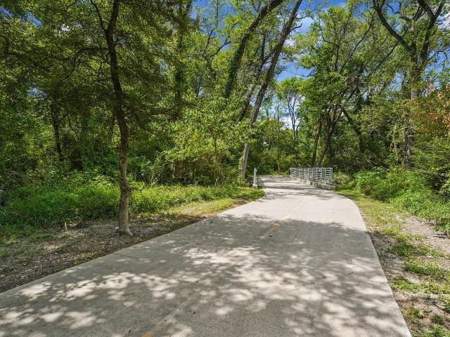 Laurel at Lake Highlands 3 Bedroom Apartment for Rent at 6808 Skillman St, Dallas, TX 75231
