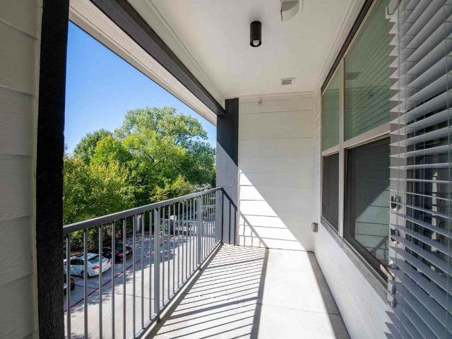 Laurel at Lake Highlands 1 Bedroom Apartment for Rent at 6808 Skillman St, Dallas, TX 75231