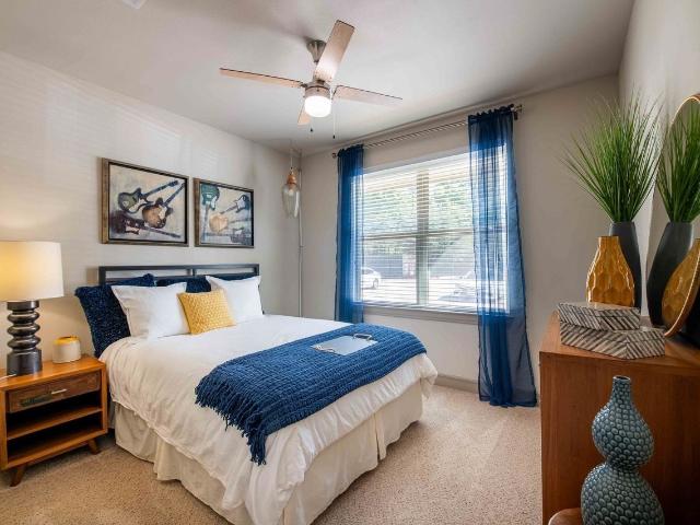 Laurel at Lake Highlands 2 Bedroom Apartment for Rent at 6808 Skillman St, Dallas, TX 75231