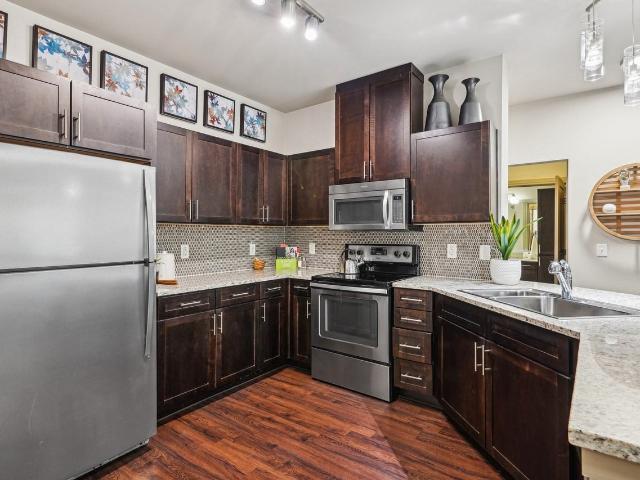 Laurel at Lake Highlands 2 Bedroom Apartment for Rent at 6808 Skillman St, Dallas, TX 75231