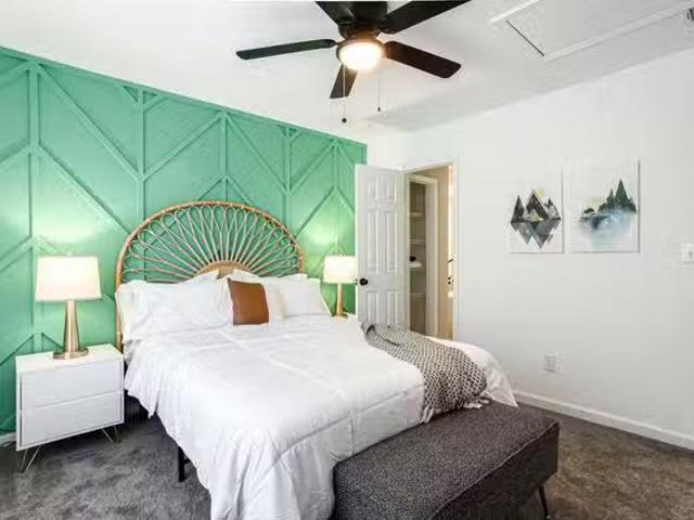 Laurel Bridge Dr SE, Smyrna, GA