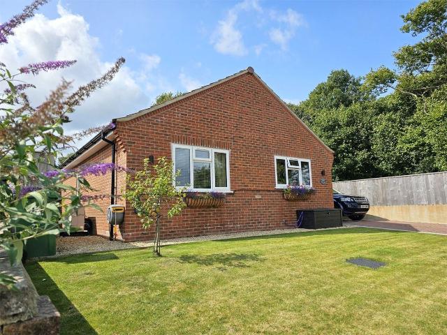 Laurel Gardens, Chard TA20, 2 bed bungalow to rent, £1,150 pcm | PrimeLocation