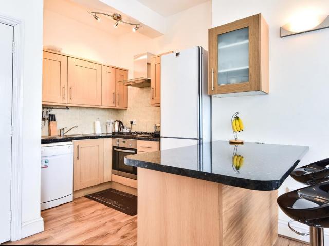 Laurel Grove, Anerley, London, SE20 3 bed flat to rent £1,950 pcm £450 pw