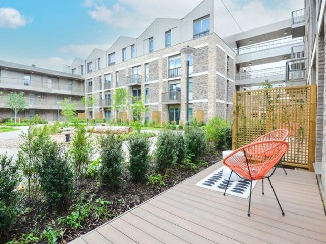 Laurel House, Randalls Way, Leatherhead KT22, 2 bedroom flat to rent 70453638 | PrimeLocation