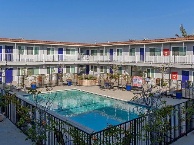 Laurel Pointe Apartments 1 Bedroom Apartment for Rent at 13607 Cordary Ave, Hawthorne, CA 90250 East Hawthorne