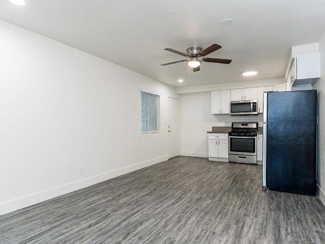 Laurel Pointe Apartments 1 Bedroom Apartment for Rent at 13607 Cordary Ave, Hawthorne, CA 90250 East Hawthorne