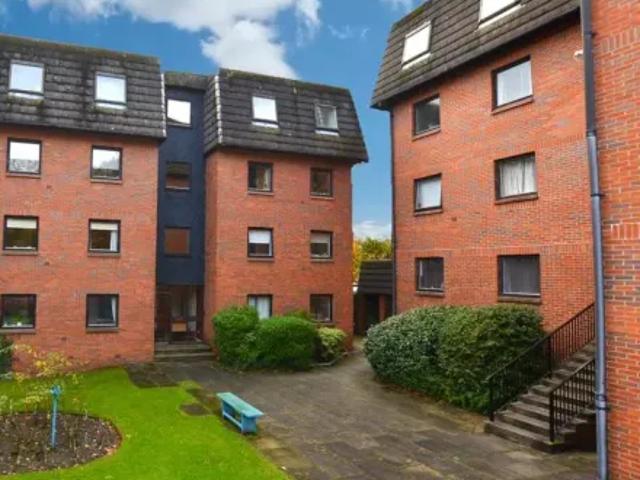Laurel Place, Thornwood, Glasgow, G11 7RF, United Kingdom | 2 bed apartment for rent #165353175 | Rentberry