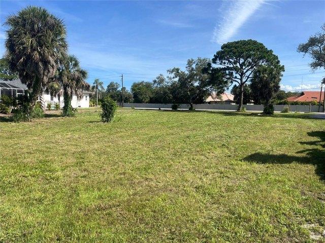 Laurel Woods Dr, Nokomis, FL 34275