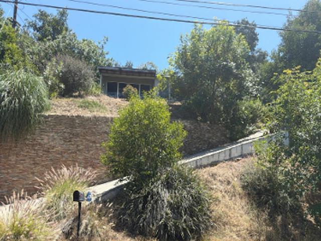 Laurelcrest Dr