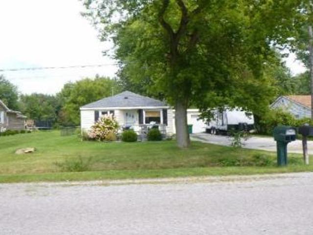 Lauria Rd