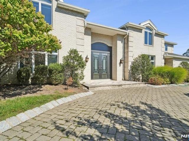 Laurie Dr, Englewood Cliffs, Home For Sale