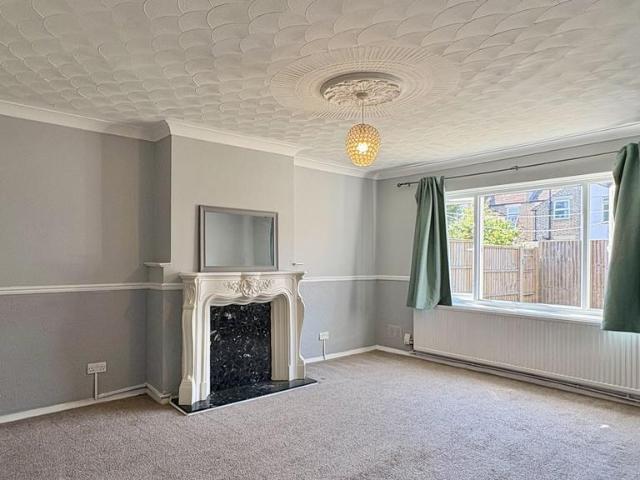 Laurier Road 2 bed ground floor flat to rent £1,750 pcm £404 pw
