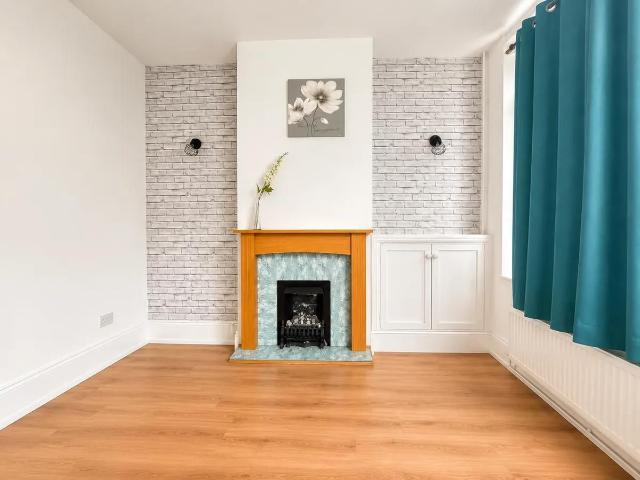 Laurier Road, Croydon CR0, 2 bed flat to rent, £1,700 pcm | PrimeLocation