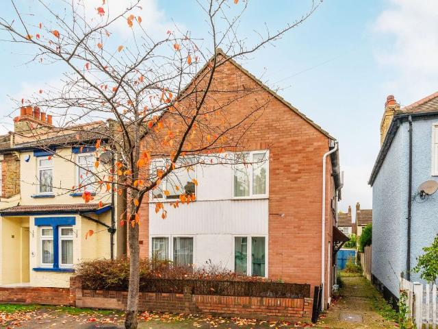 Laurier Road, Croydon CR0, 2 bed maisonette to rent, £2,200 pcm | PrimeLocation