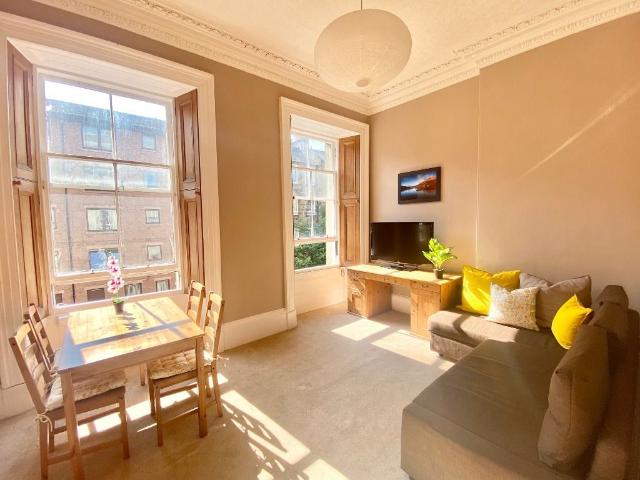 Lauriston Park, Edinburgh EH3, 2 bed flat to rent, £1,750 pcm | PrimeLocation