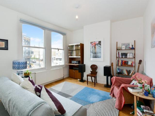 Lauriston Road, London, E9 2 bed maisonette to rent £2,600 pcm £600 pw