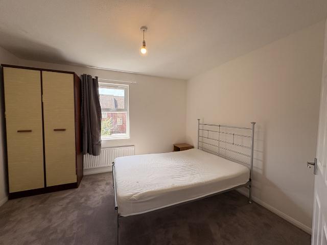 Laurisotn Place, Cambridge CB4, 3 bed flat to rent, £1,650 pcm | PrimeLocation