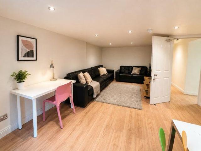 Lausanne Road, Manchester M20, 10 bed shared accommodation to rent, £529 pppm | PrimeLocation
