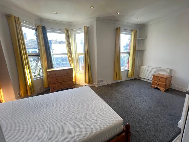 Lausanne Road, London N8, Studio to rent, £1,300 pcm | PrimeLocation