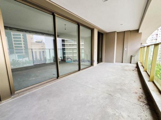 Lavvi | Apartamento alto padrão Versace em Moema com 149m² e 2 vagas