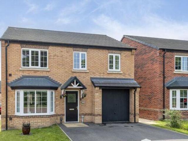 Lavender Court, Mirfield, 4 Bedroom Detached