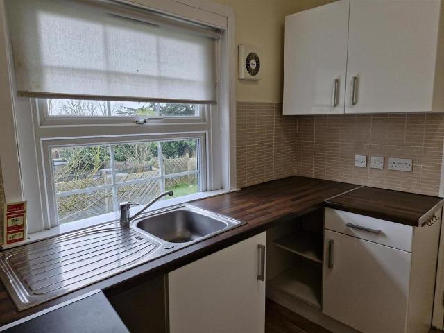 Lavender Crescent 1 bed apartment to rent £1,230 pcm £284 pw