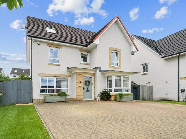 Lavender Drive, Newton Mearns. 5 bed detached house to rent £2,750 pcm £635 pw