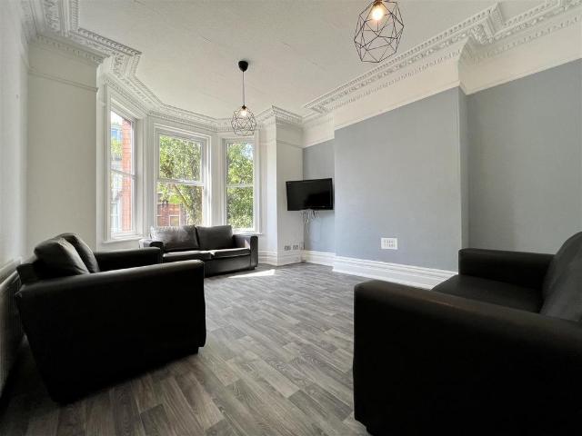 Lavender Gardens, Jesmond 3 bed flat to rent £1,890 pcm £436 pw