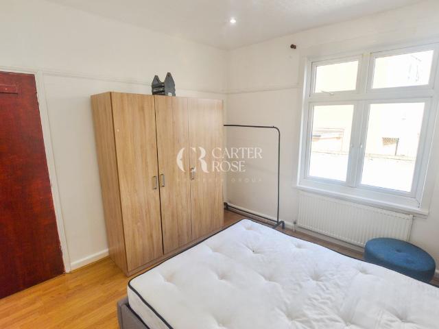 Lavender Grove, Mitcham CR4, 1 bed flat to rent, £1,150 pcm | PrimeLocation