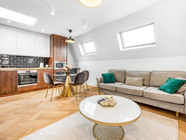 Lavender Hill, Clapham Common SW11
