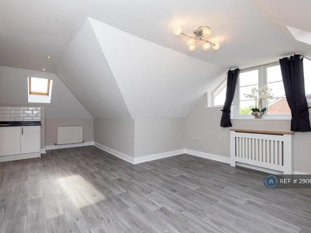 Lavender Hill, Enfield, EN2 2 bed flat to rent £1,900 pcm £438 pw