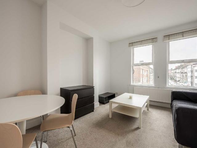Lavender Hill, Lavender Hill SW11, 1 bed flat to rent, £1,950 pcm | PrimeLocation