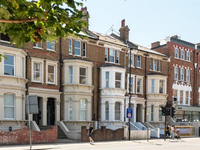 Lavender Hill, London 1 bed flat to rent £1,750 pcm £404 pw