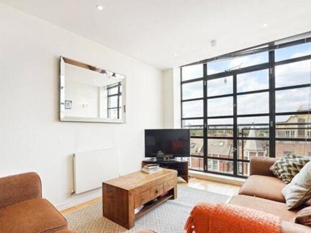 Lavender Hill, London, 2 Bedroom Apartment