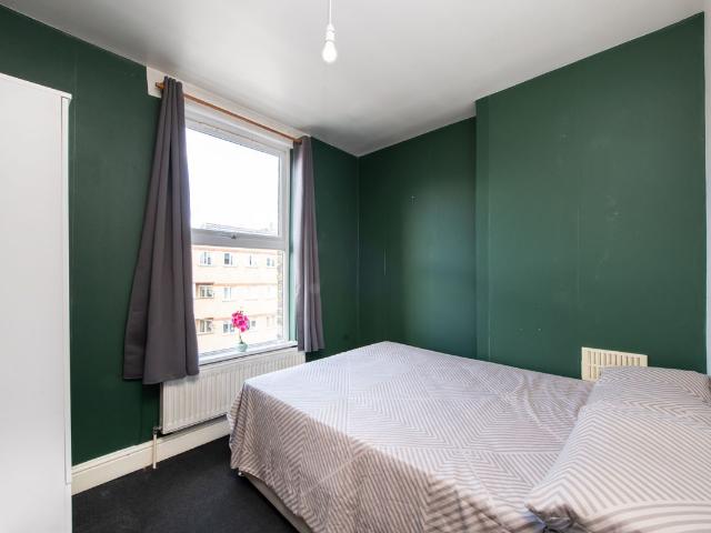 Lavender Hill, London SW11, Room to rent, £990 pcm | PrimeLocation